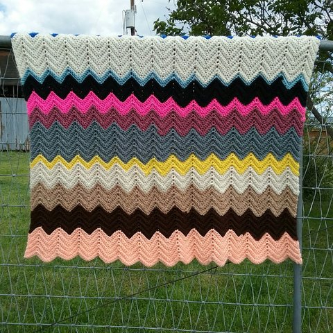 A Simple Guide on How to Crochet Zig Zag - mycrochetes.com