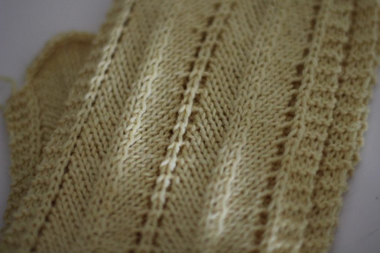 Free Chevron Knitting Pattern for Women - mycrochetes.com