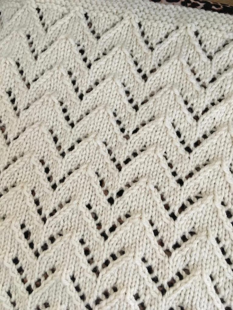 Free Chevron Knitting Pattern for Women - mycrochetes.com