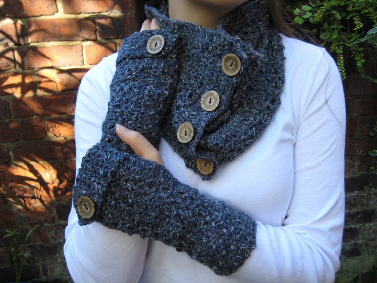 Warm and cozy Cowl Pattern Crochet for women - mycrochetes.com