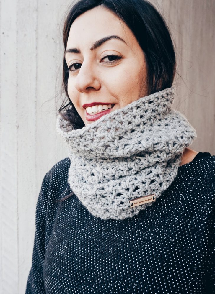 Warm and cozy Cowl Pattern Crochet for women - mycrochetes.com