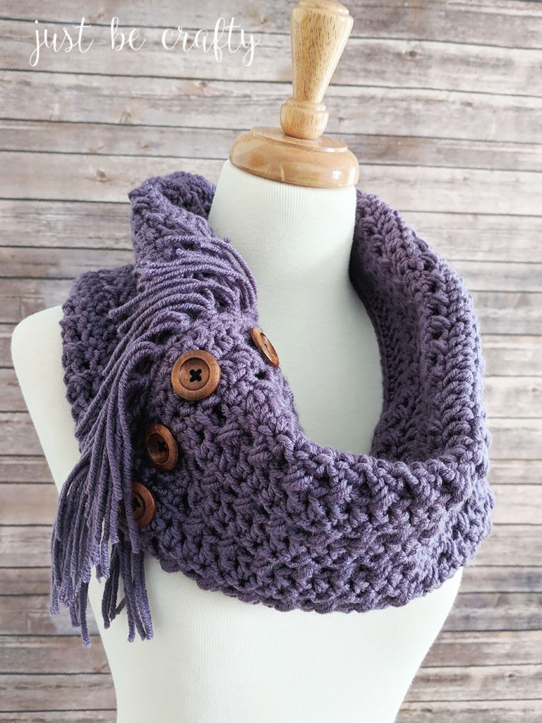 Warm and cozy Cowl Pattern Crochet for women - mycrochetes.com